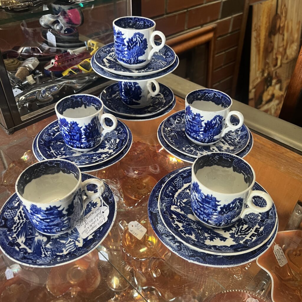 Blue and White Willow pattern tea set - South Perth Antiques & Collectables