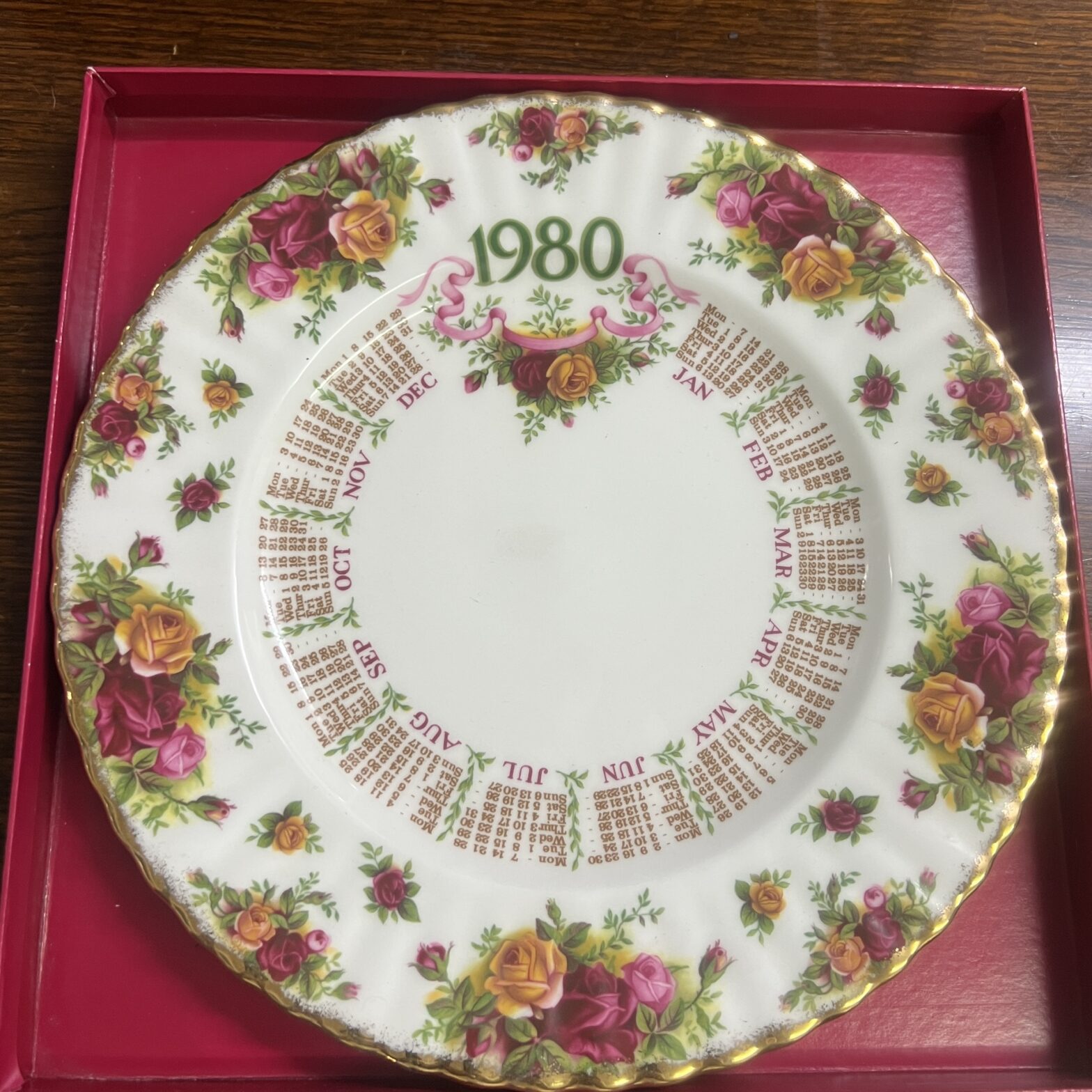 A Royal Albert Old Country Roses Calendar plate - South Perth Antiques ...
