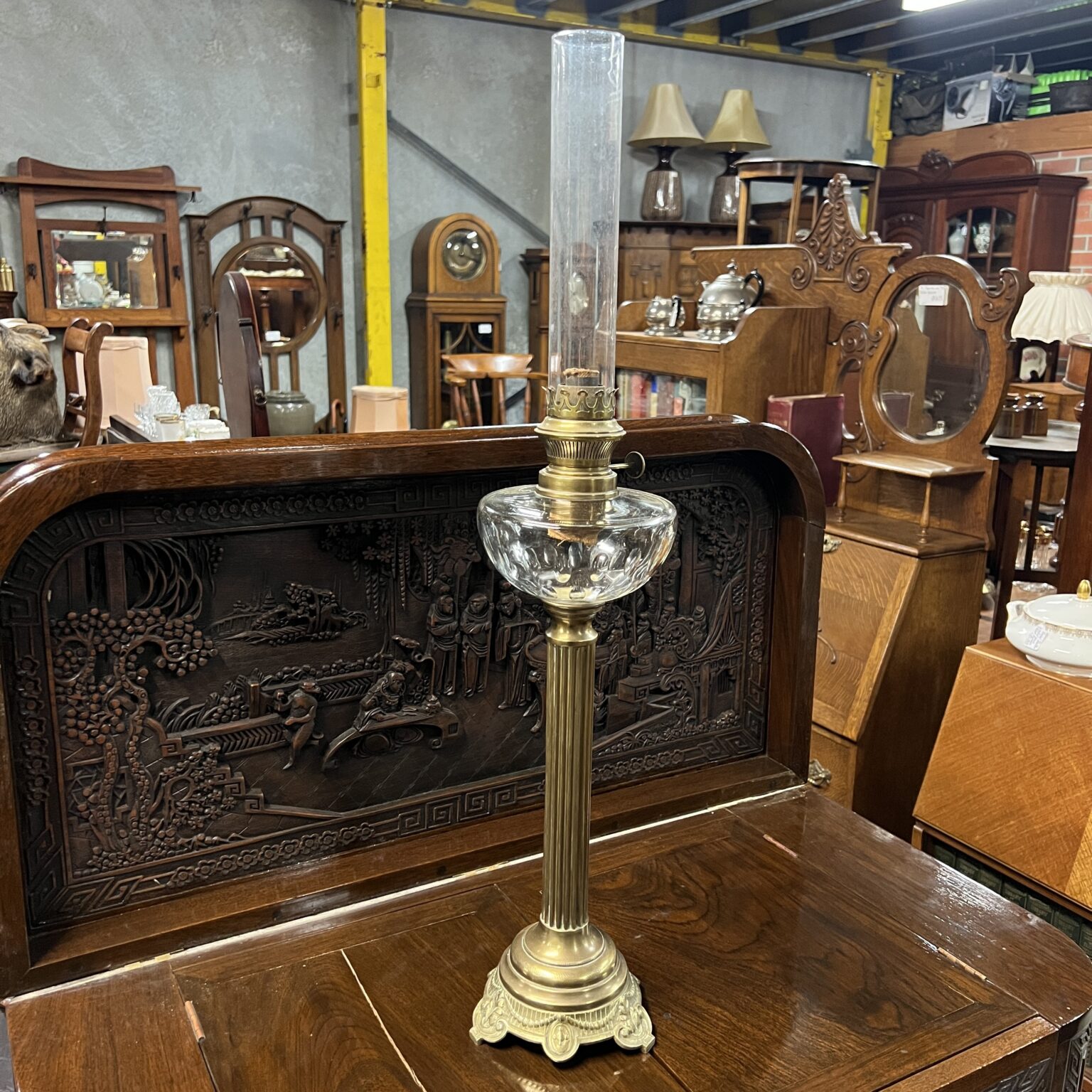A Victorian banquet oil lamp - South Perth Antiques & Collectables