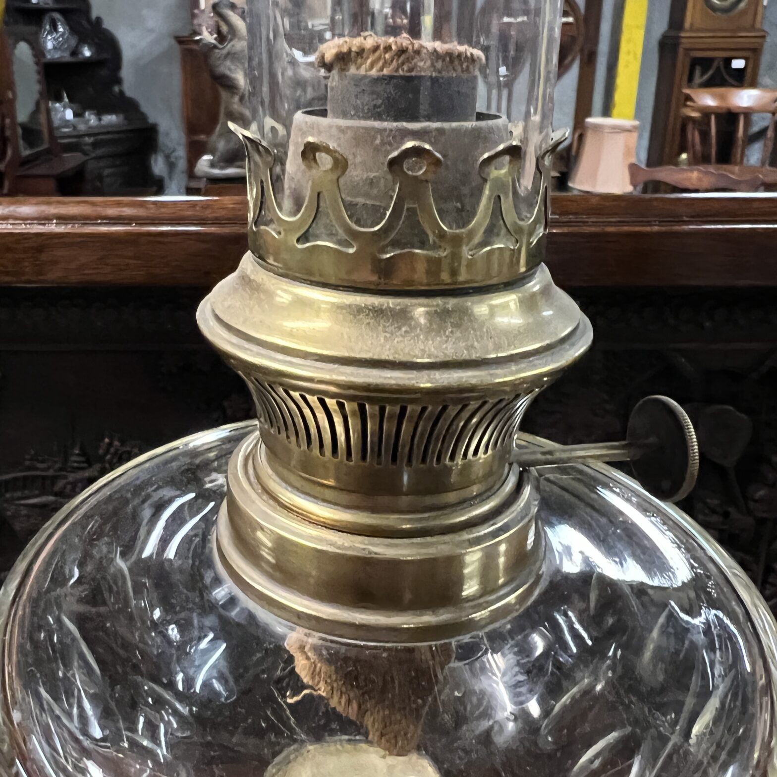 A Victorian banquet oil lamp - South Perth Antiques & Collectables